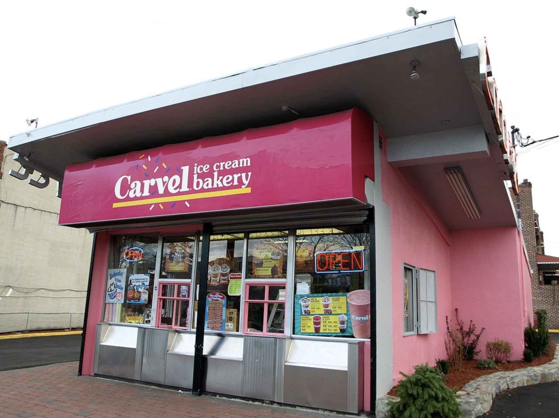 Carvel Introduces New Reese’s And Kit Kat Soft-Serve Treats – Twenty ...